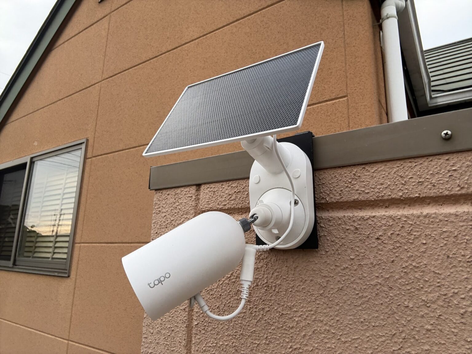 工事不要で簡単設置。Tapo C425 KIT屋外用ソーラー充電防犯カメラ詳細レビュー＆取り付け方法 - Items