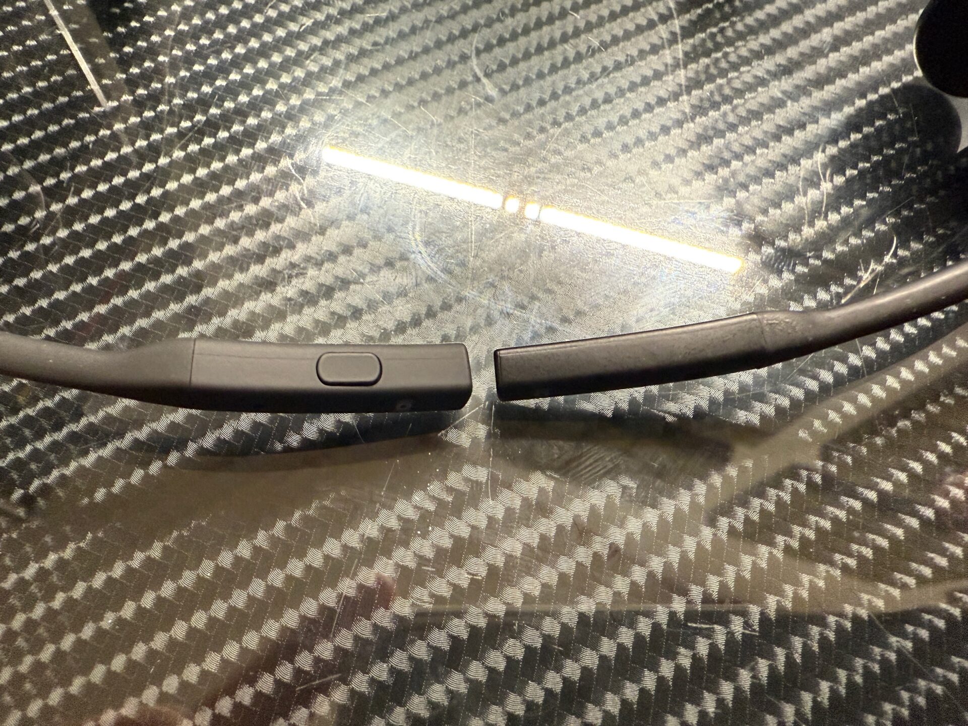 ミュートボタンが付いて利便性が向上したShokz OpenComm 2と初代OpenComm比較レビュー - Items