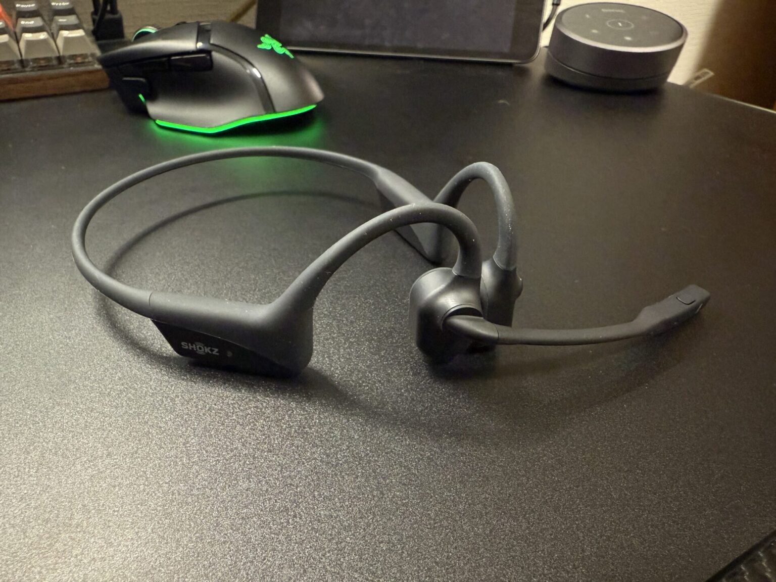 ミュートボタンが付いて利便性が向上したShokz OpenComm 2と初代OpenComm比較レビュー - Items